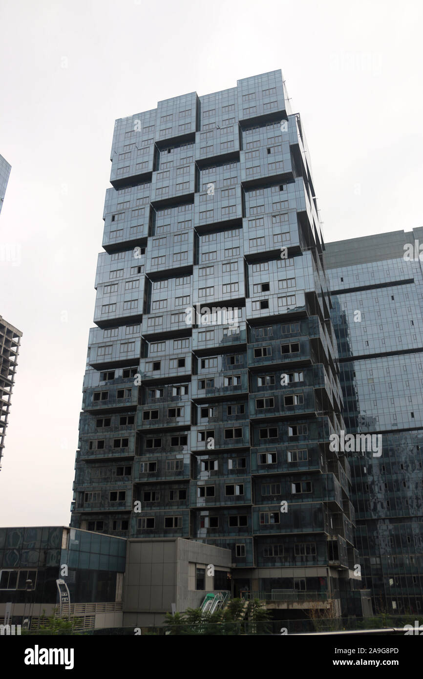 Building on containers hi-res stock photography and images - Alamy