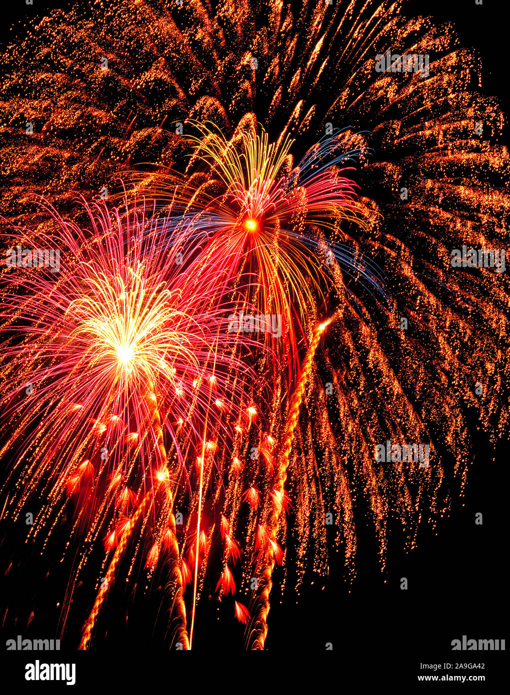 Feuerwerk in Montreal, Kanada , Golden Jupiter Trophy Stock Photo - Alamy