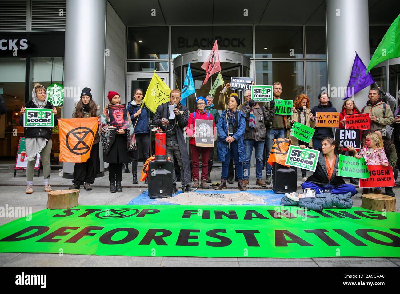 Climate crisis activists hi-res stock photography and images - Alamy