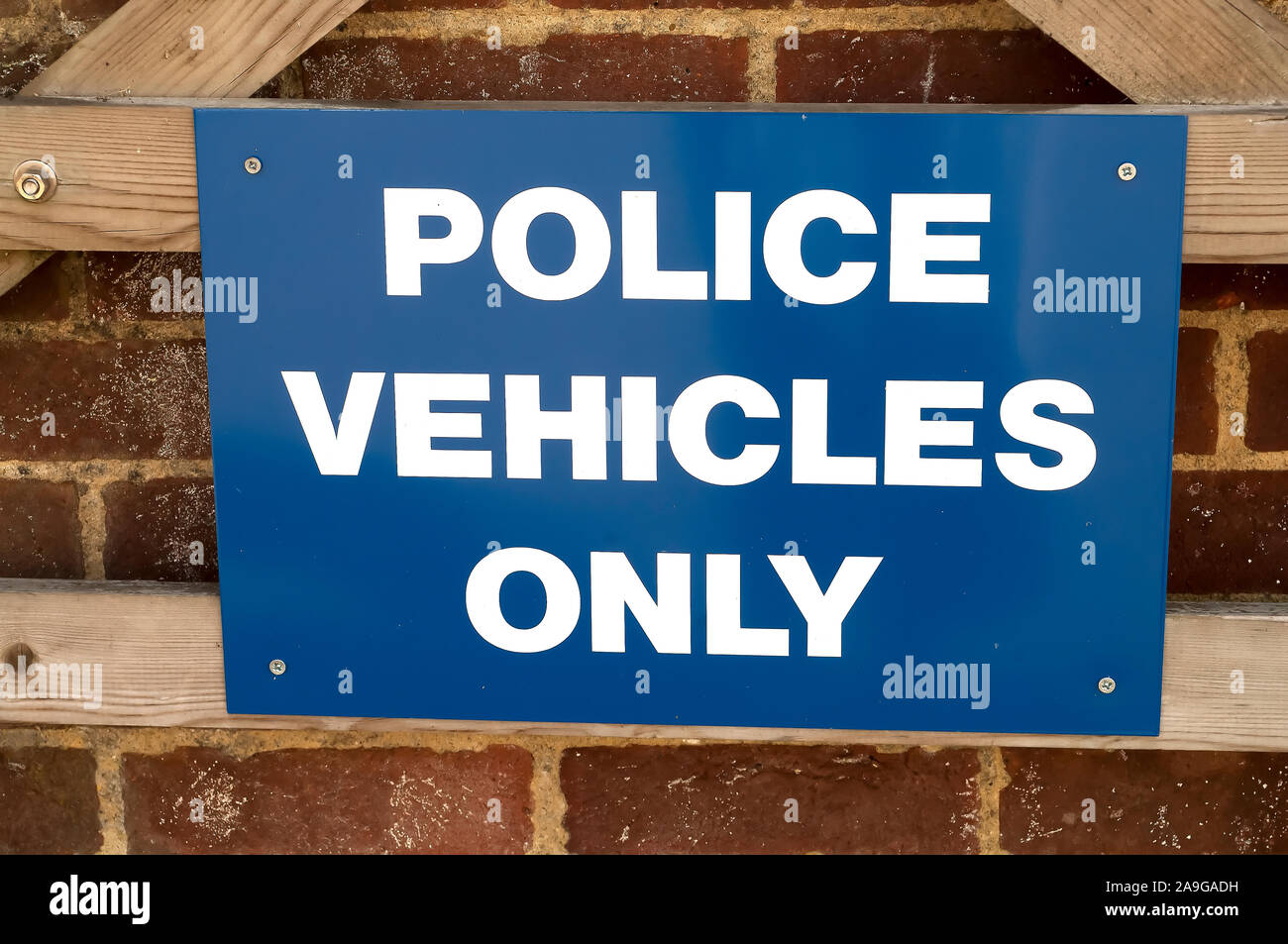 A blue sign saying 'Police Vehicles Only' Stock Photo - Alamy