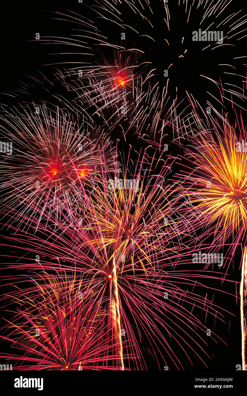 Feuerwerk in Montreal, Kanada , Golden Jupiter Trophy Stock Photo - Alamy
