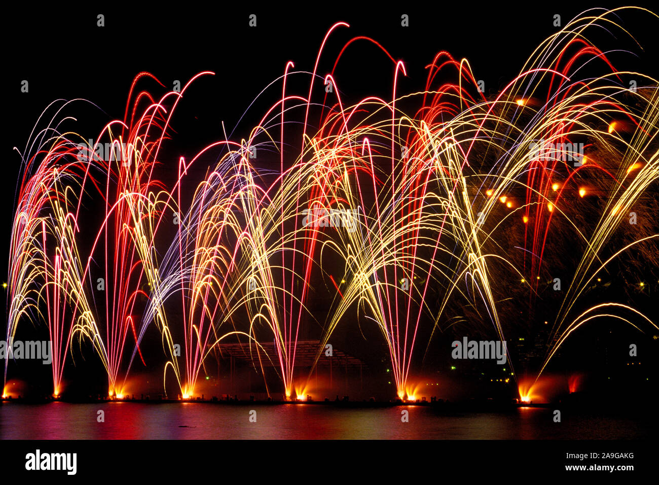 Feuerwerk in Montreal, Kanada , Golden Jupiter Trophy Stock Photo - Alamy