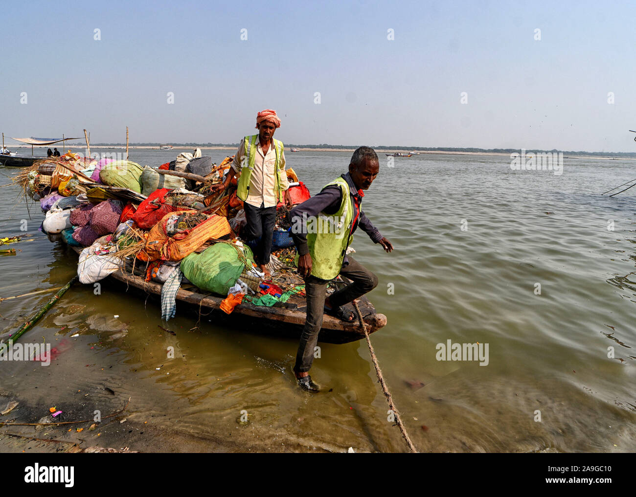 Varanasi, India. 11th Nov, 2019. Workers from River Cleaning project ...