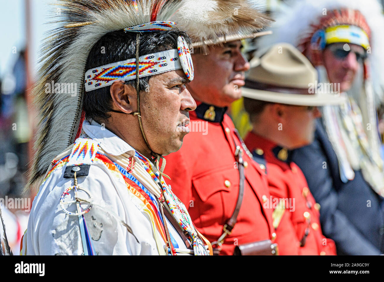 Tradition cree costume hi-res stock photography and images - Alamy