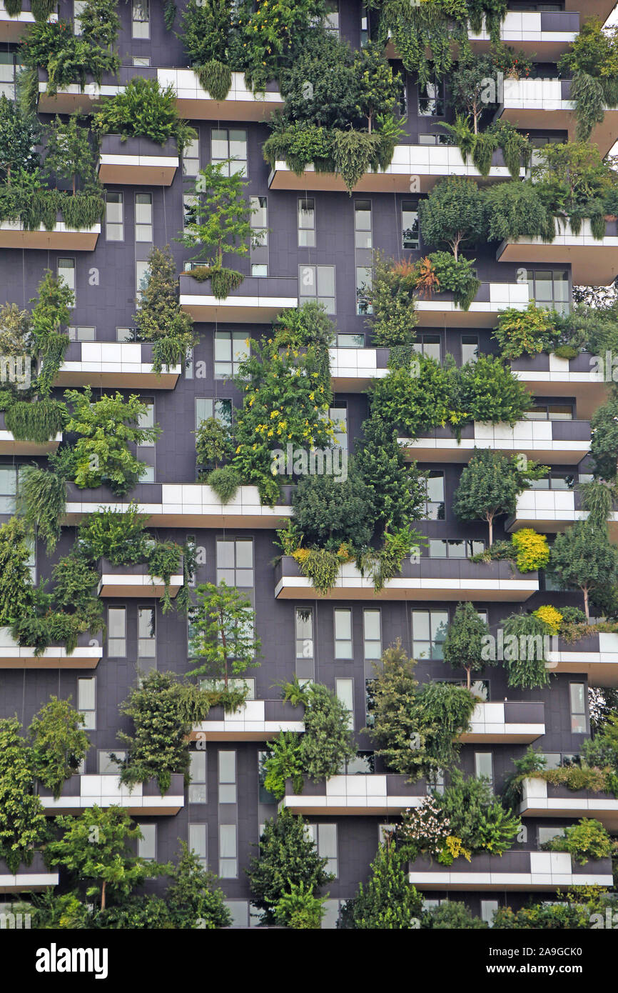 Residential building vertical hi-res stock photography and images - Alamy