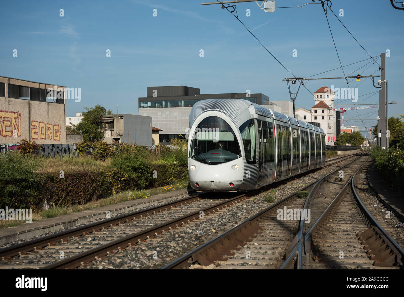 Lyon, Tramway T3 Villeurbanne Stock Photo - Alamy