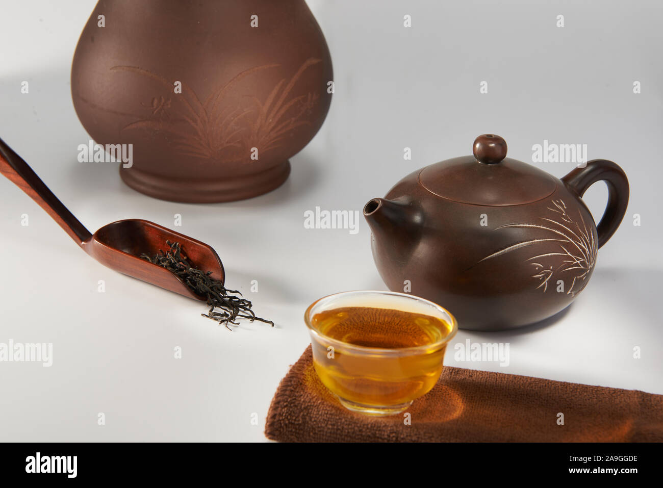 Chinese tea utensils set hi-res stock photography and images - Alamy