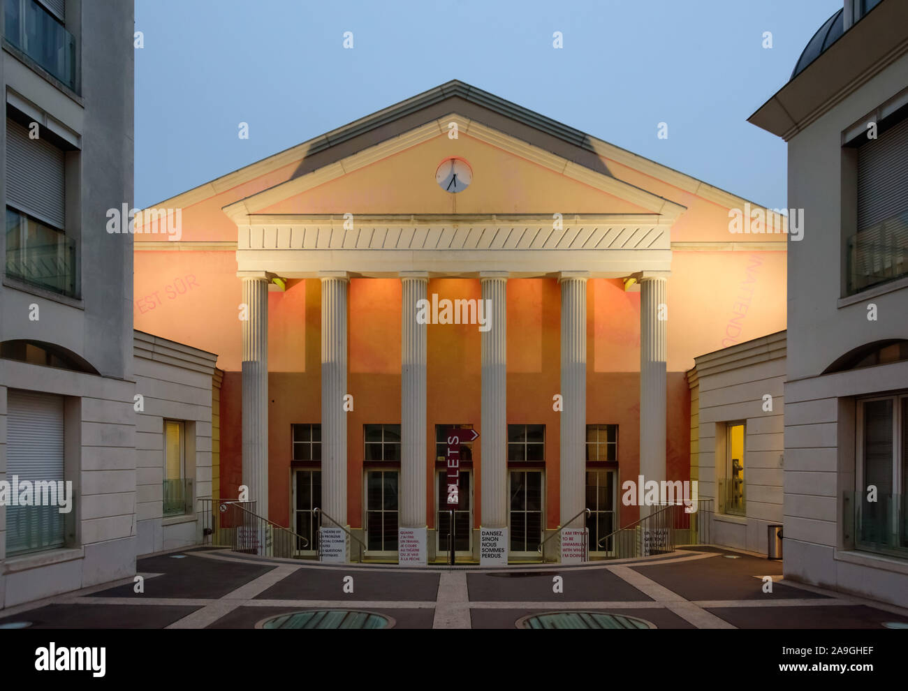 Paris, Montmartre, Theatre des Abesses Stock Photo - Alamy