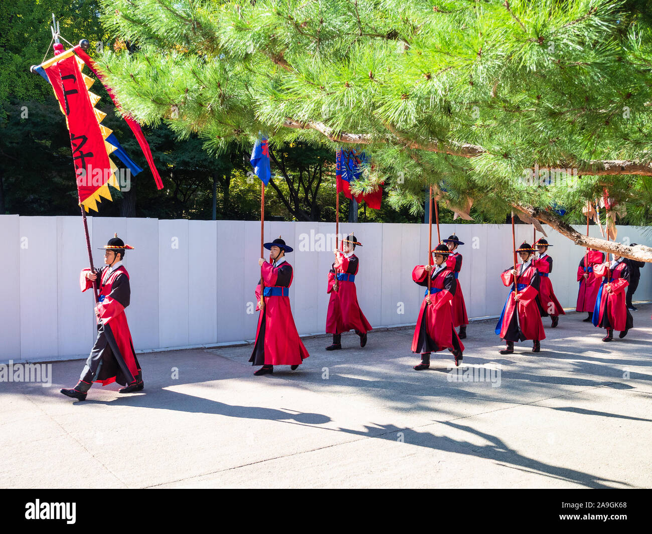 SEOUL, SOUTH KOREA - OCTOBER 30, 2019: changing of the guard in ...