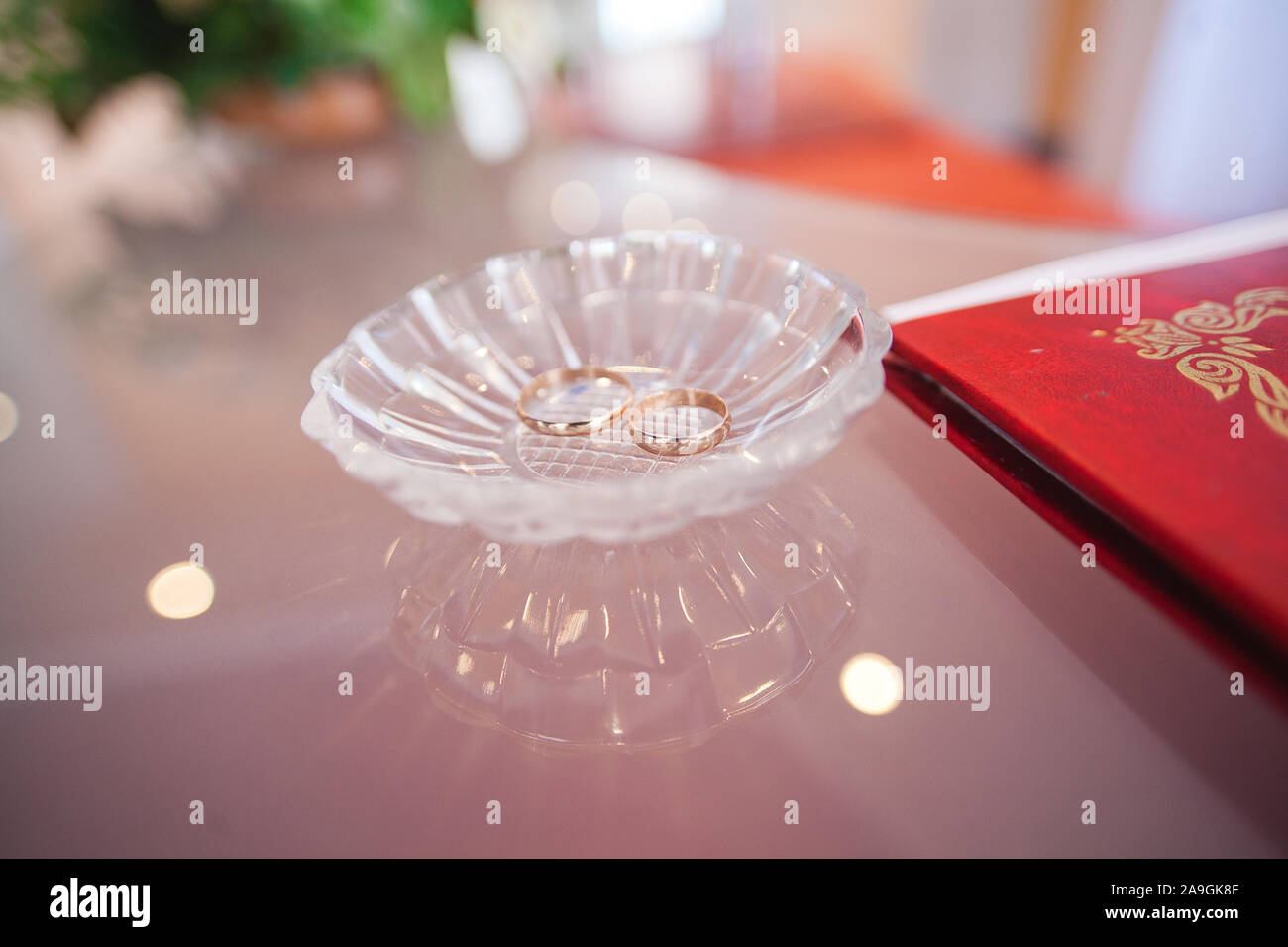 Illustration of two beautifully hi-res stock photography and images - Alamy