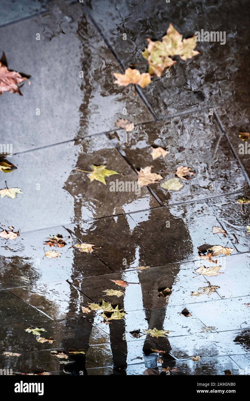 Reflection couple with umbrella Stock Photo - Alamy