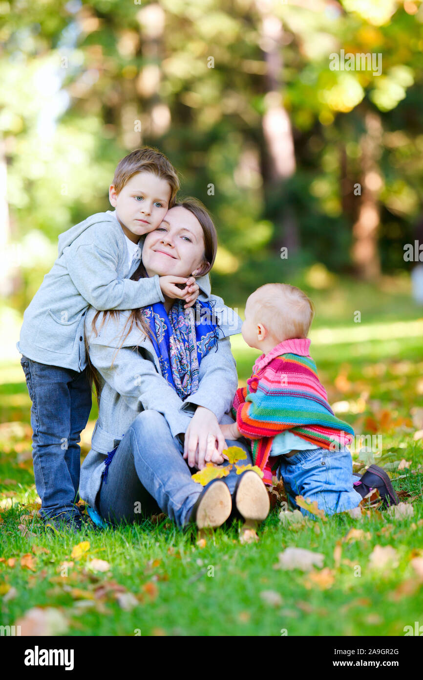 Drei kinder freizeit hi-res stock photography and images - Alamy