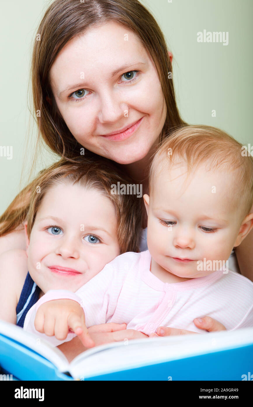 Tochter im bett hi-res stock photography and images - Alamy