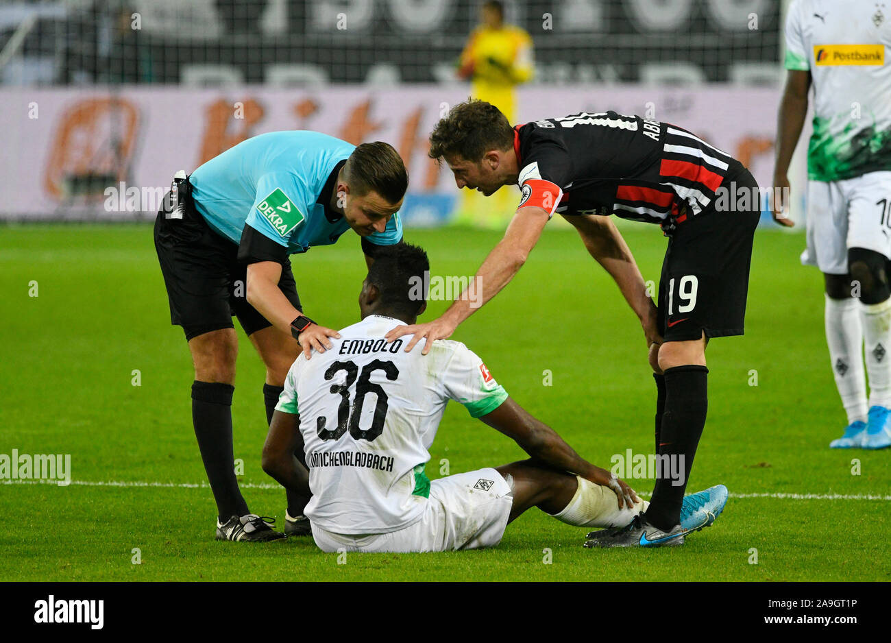 Injury referee football High Resolution Stock Photography and Images ...