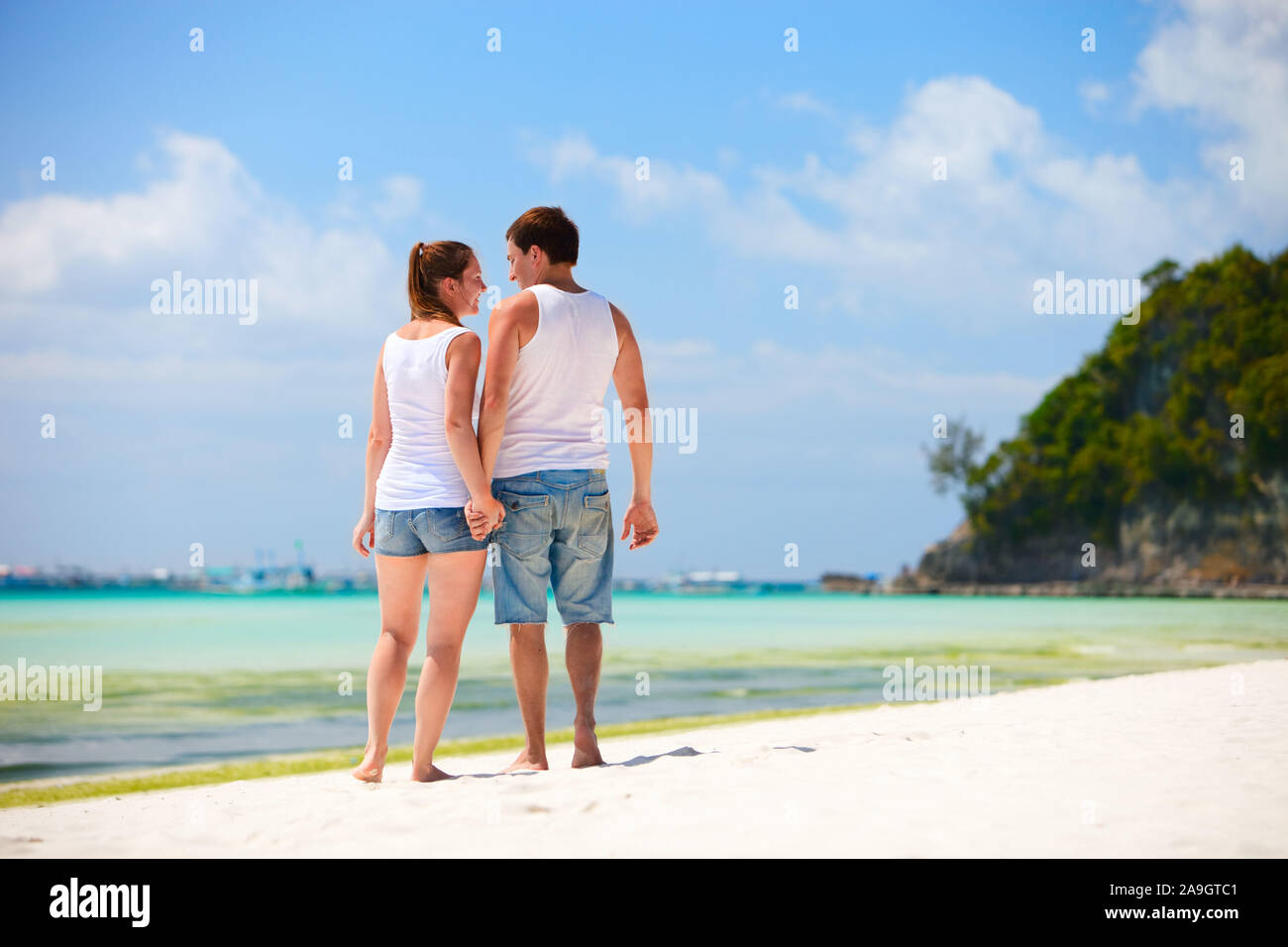 Boracay, Phillippinen, Insel, Familie am Strand Stock Photo - Alamy