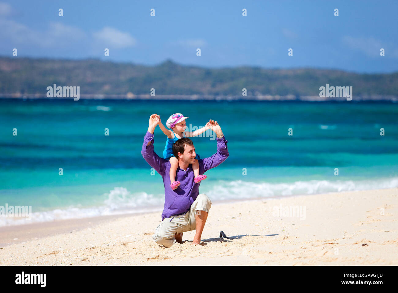 Boracay, Phillippinen, Insel, Familie am Strand Stock Photo - Alamy