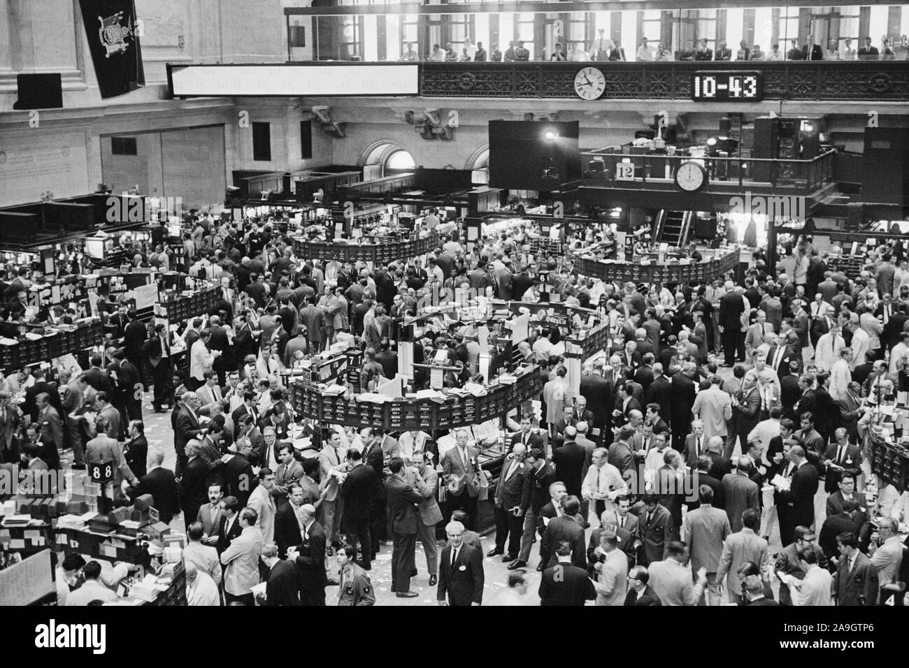 Nyse floor Black and White Stock Photos & Images - Alamy