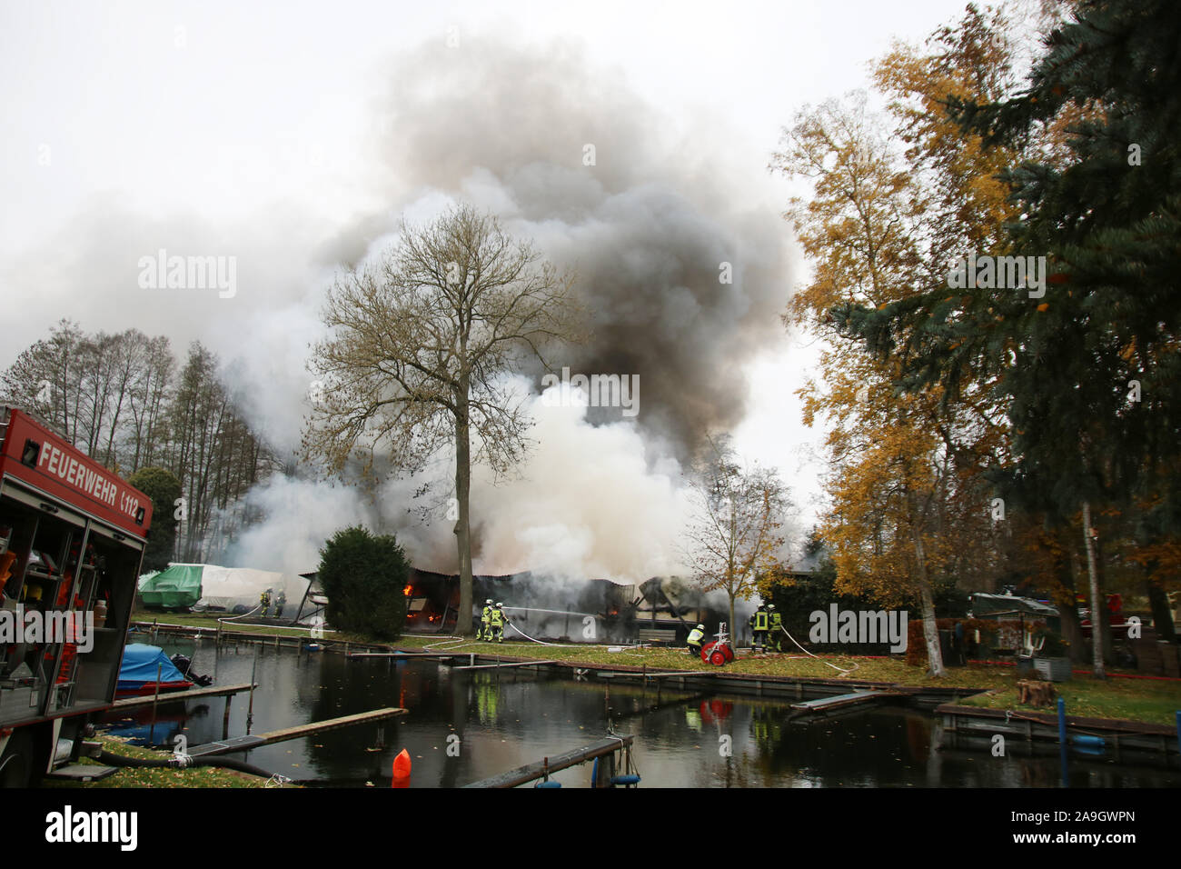 Burnt out boat hi-res stock photography and images - Alamy