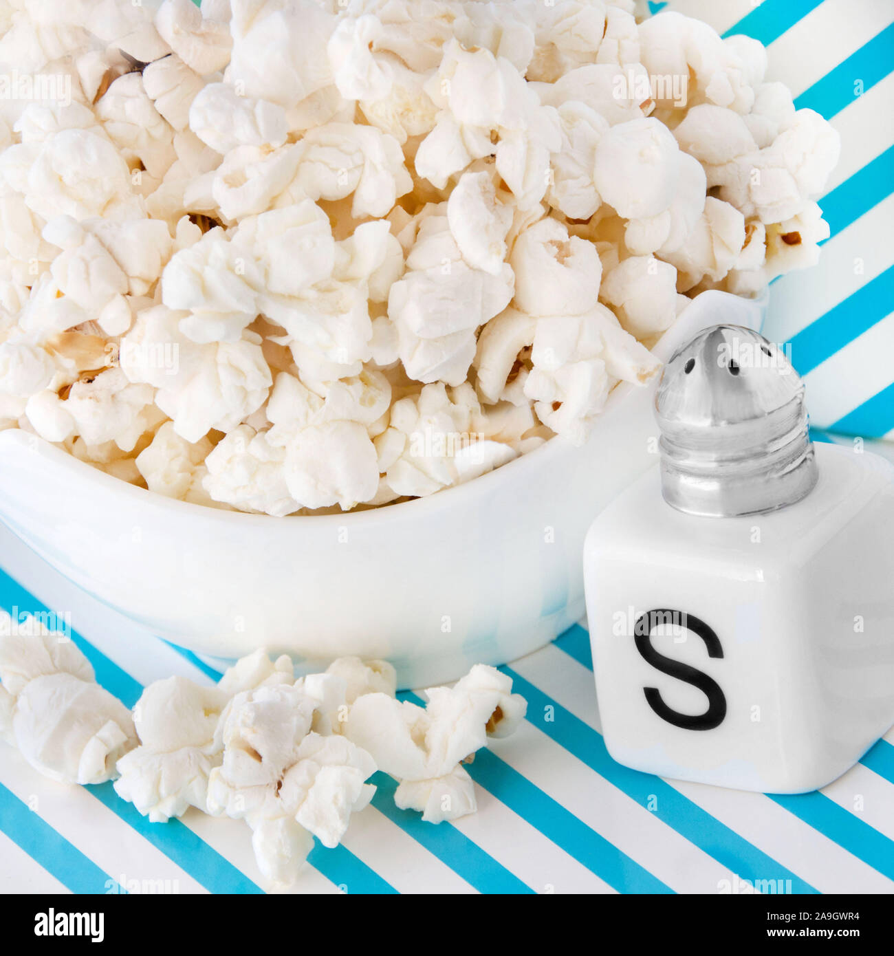 Popcorn and salt Stock Photo - Alamy