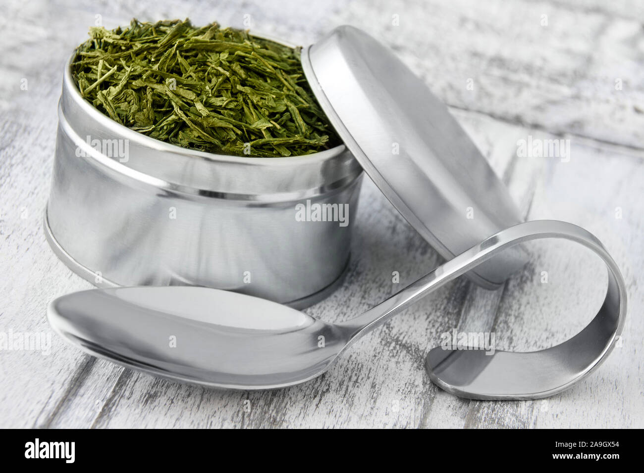 Green tea leaves and box with spoon Stock Photo - Alamy