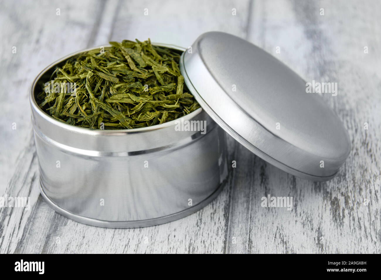 Green tea leaves and box Stock Photo - Alamy