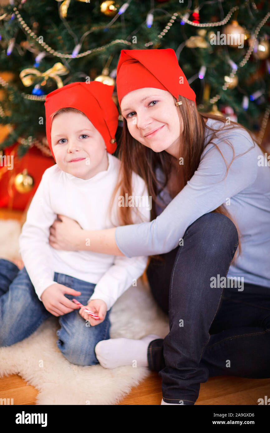 Mutter sohn frau junge kind zusammen hi-res stock photography and ...