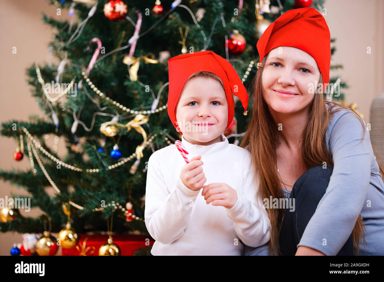 Mutter sohn frau junge kind zusammen hi-res stock photography and ...