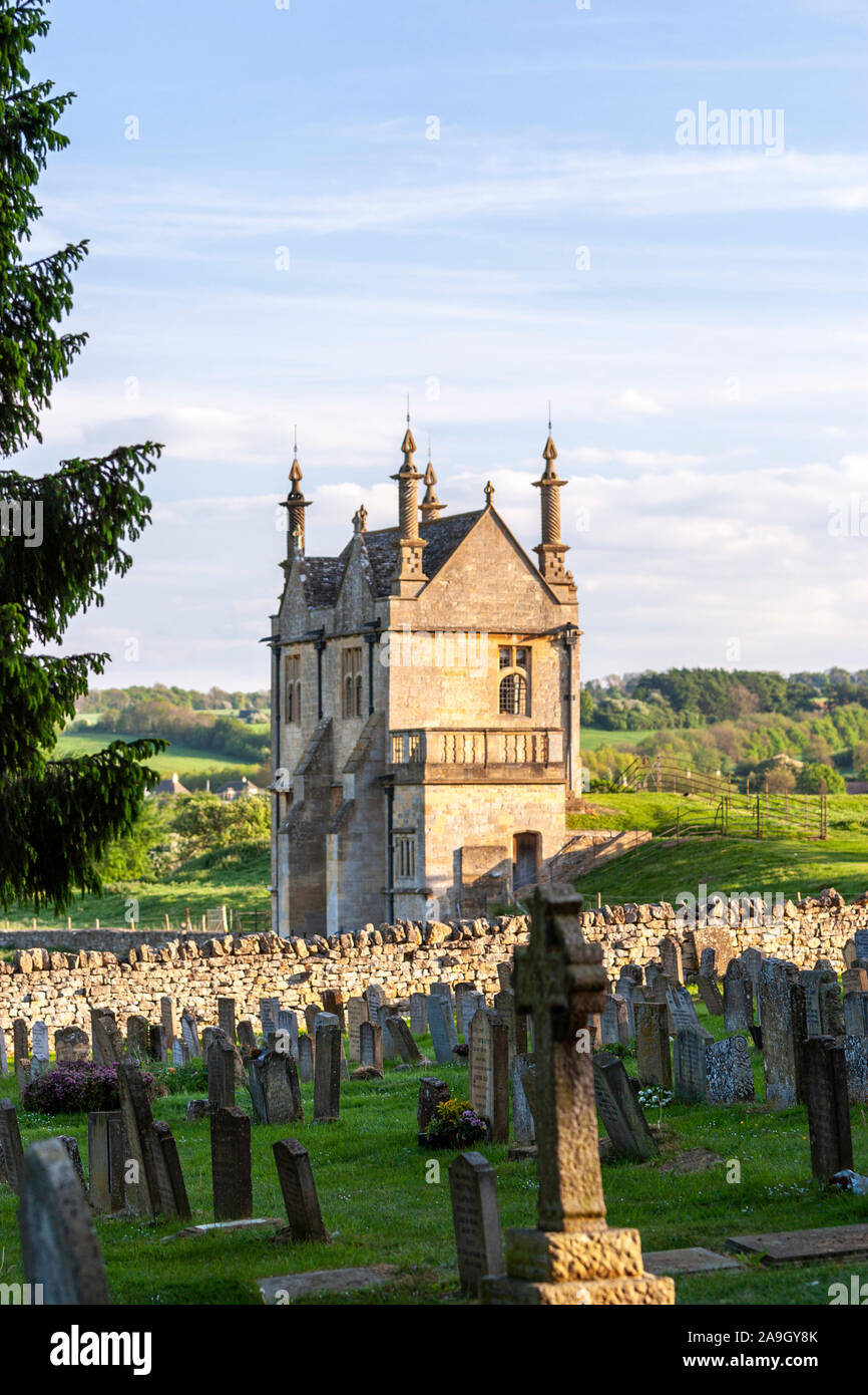 Graveyards tombs hi-res stock photography and images - Alamy