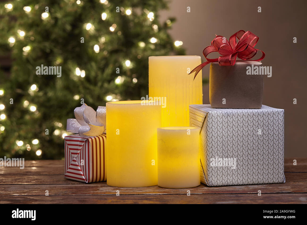 Wrapped gifts hi-res stock photography and images - Alamy