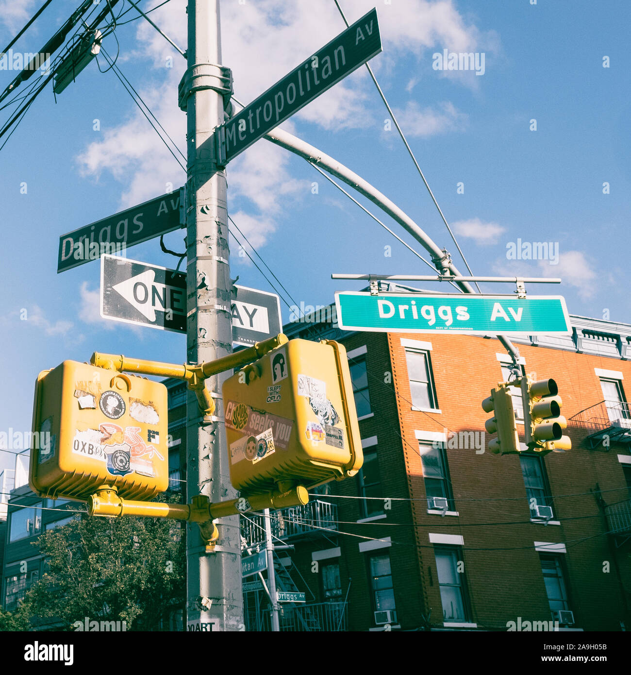 New york road signs hi-res stock photography and images - Alamy