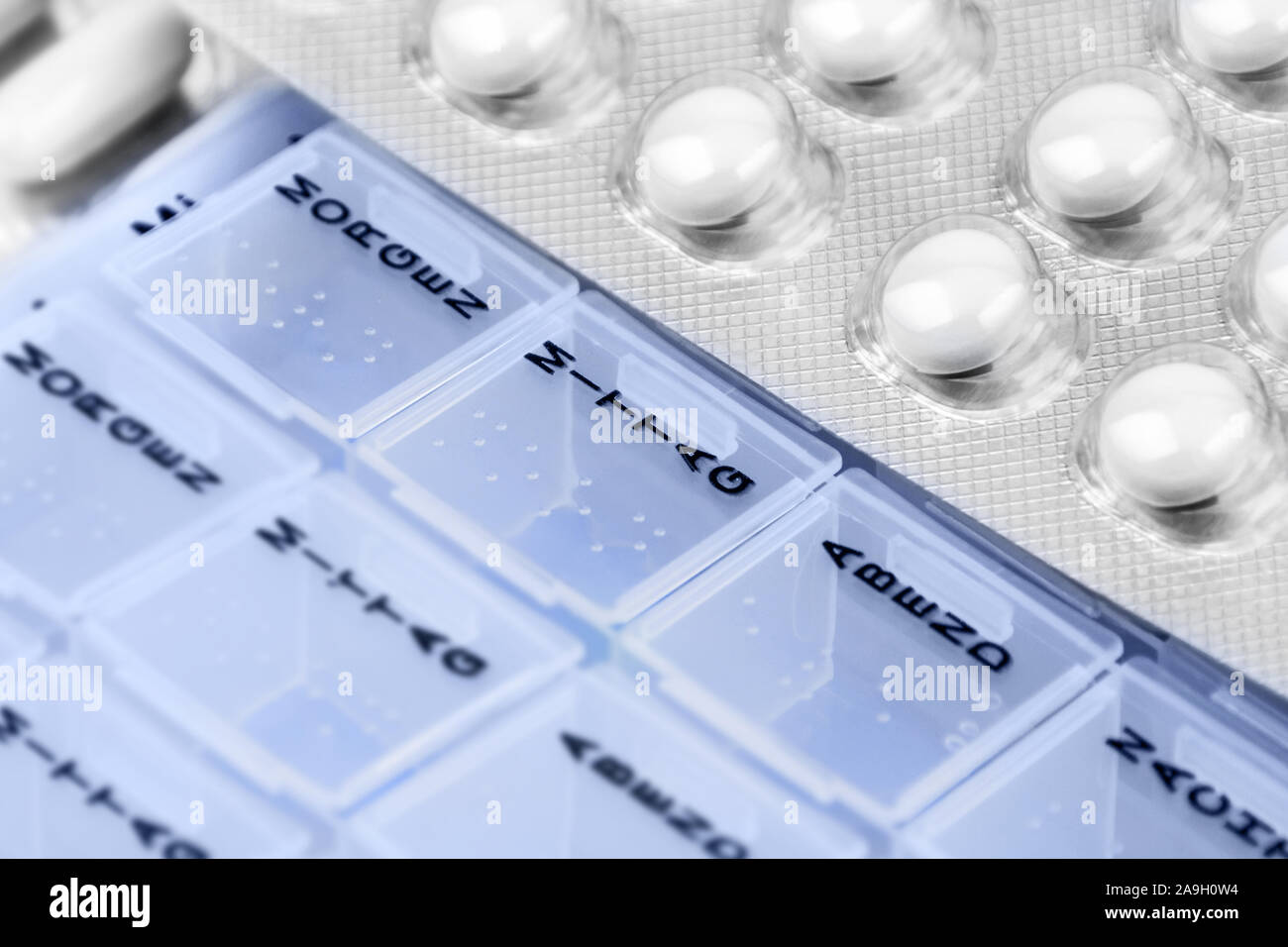 Pharmacist pill dispenser hi-res stock photography and images - Alamy