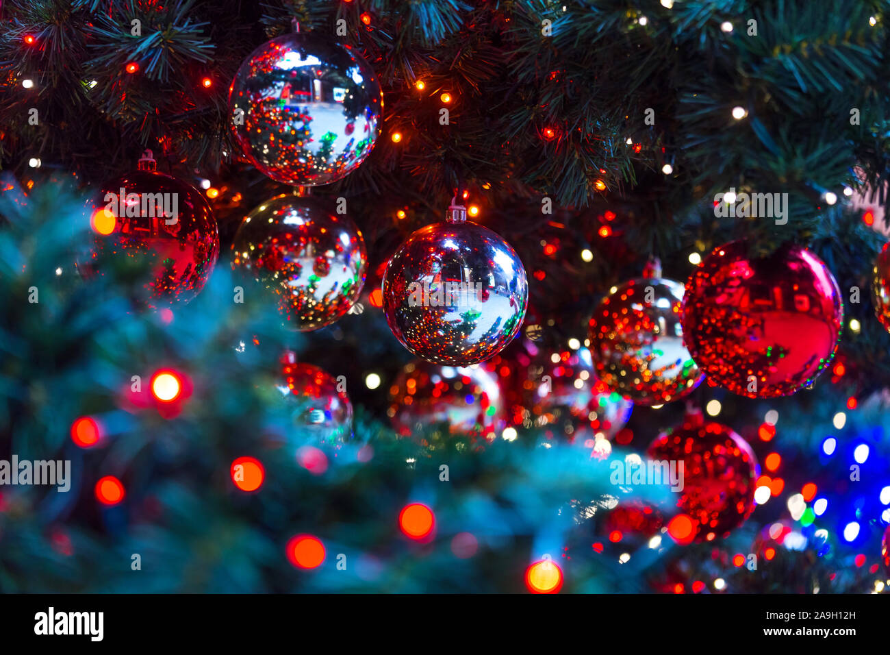 Shiny christmas decoration hi-res stock photography and images - Alamy