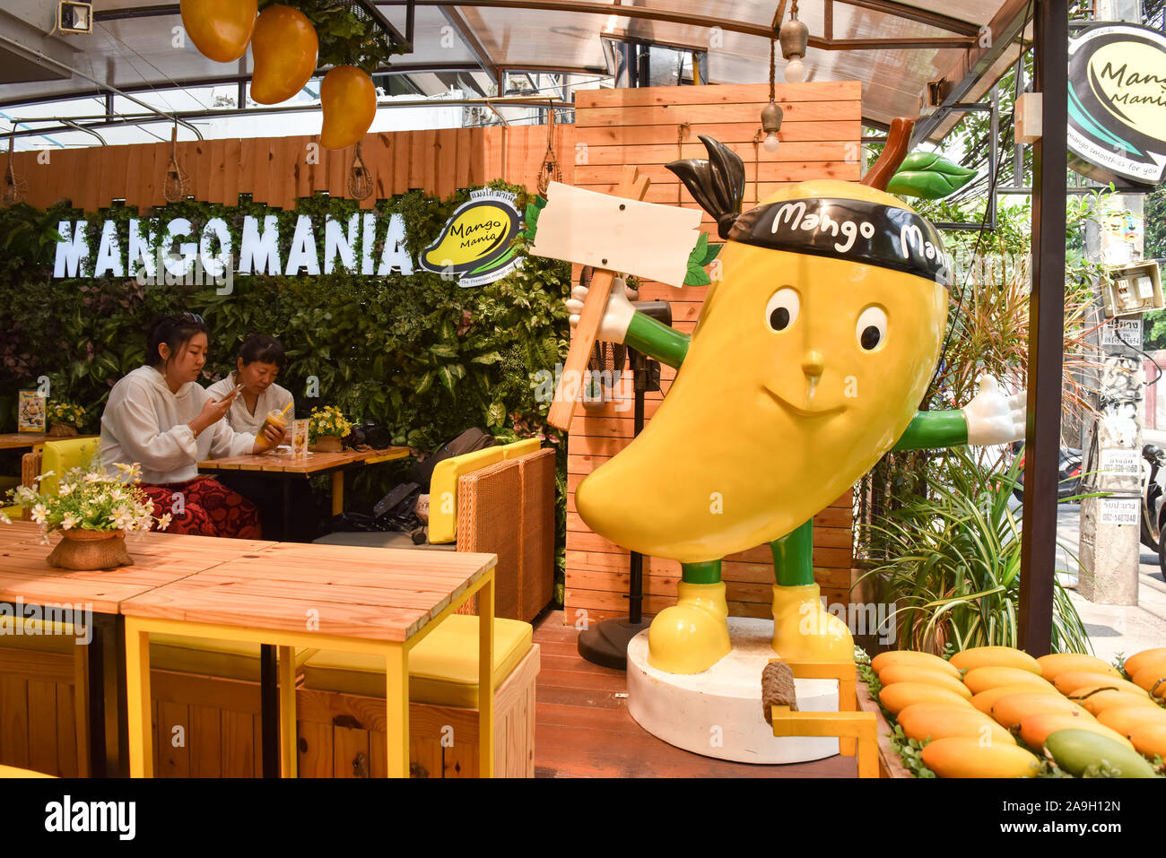 Mango mania hi-res stock photography and images - Alamy