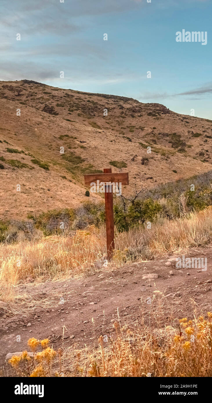 Vertical frame Signboard on a hiking trail in Utah, USA Stock Photo - Alamy