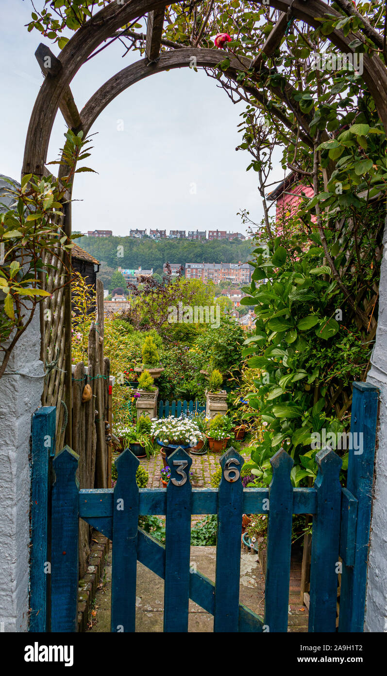 South east england garden gate hi-res stock photography and images - Alamy