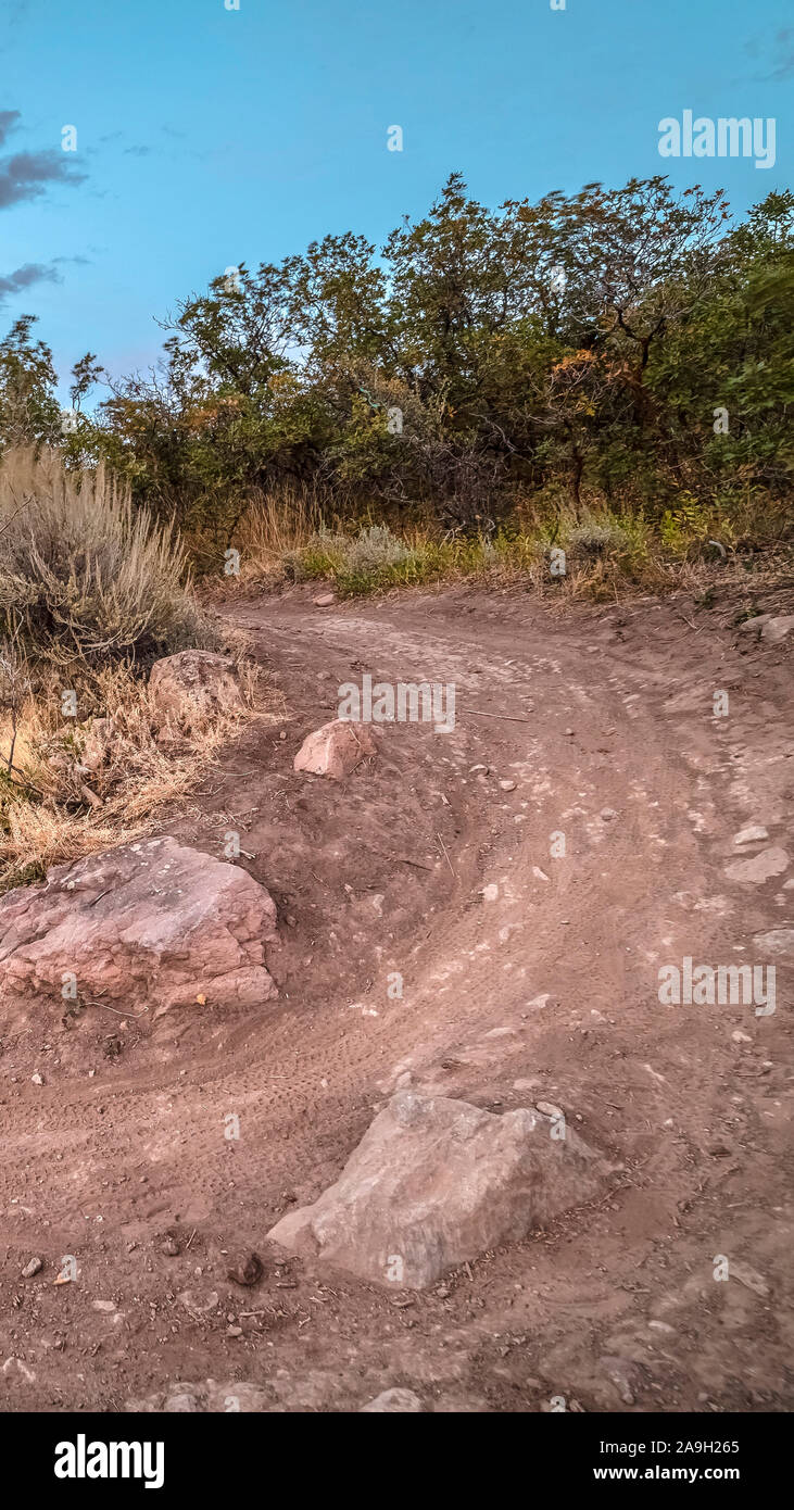 Dirt berm hi-res stock photography and images - Alamy