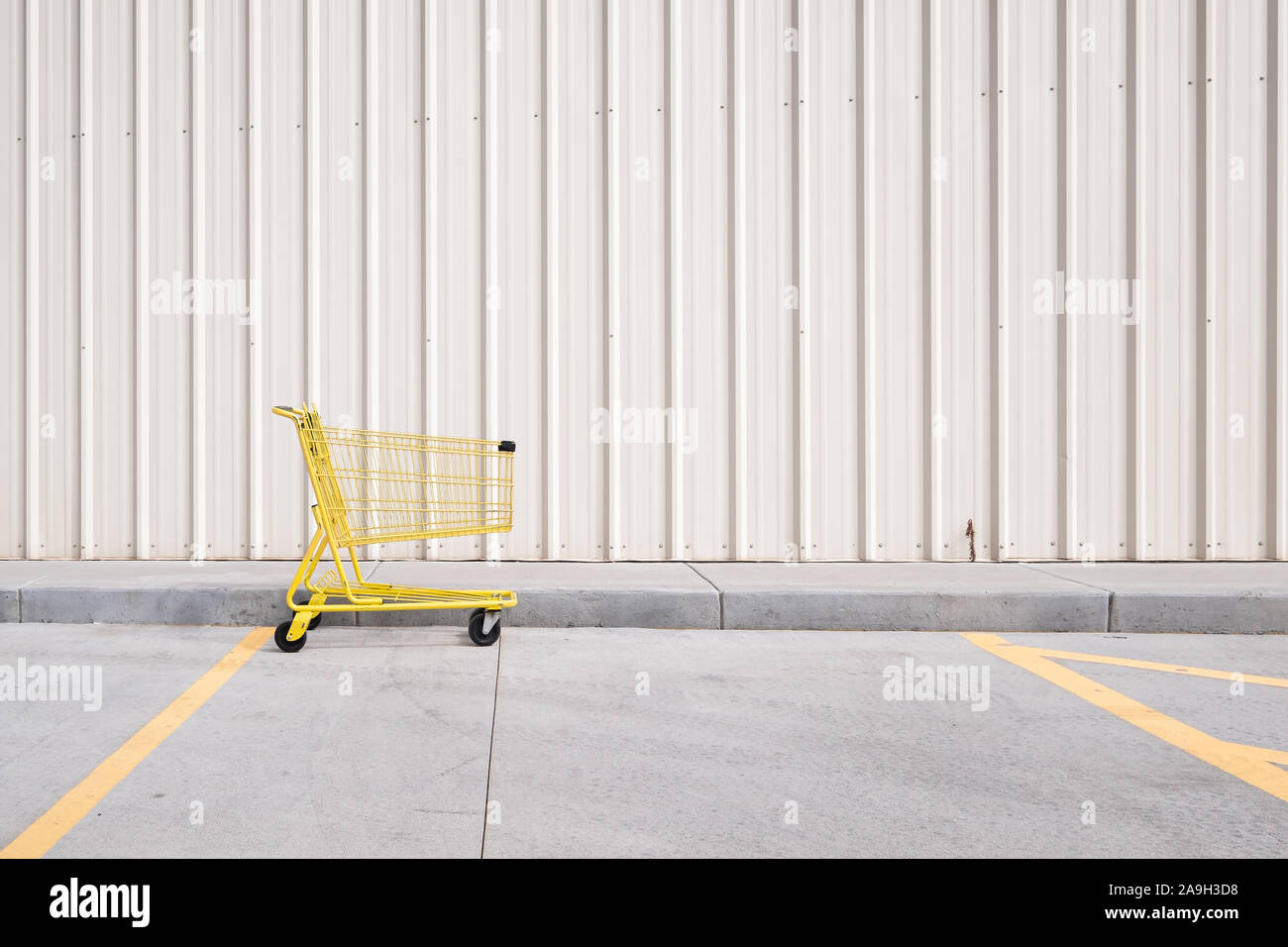 Colorful metal wall hi-res stock photography and images - Alamy