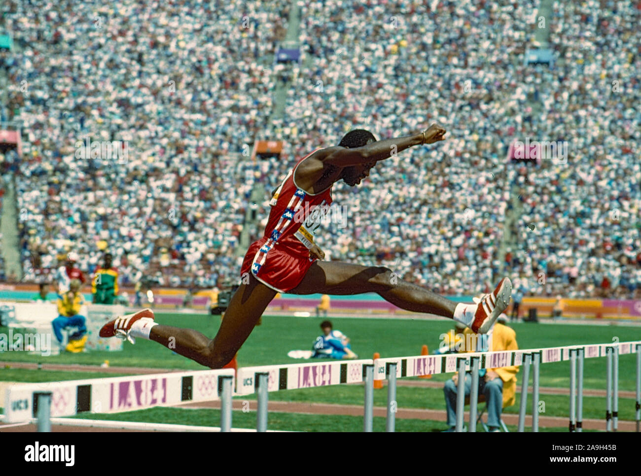 Edwin Moses (USA) competing at the 1984 Olympoic Summer Games Stock ...