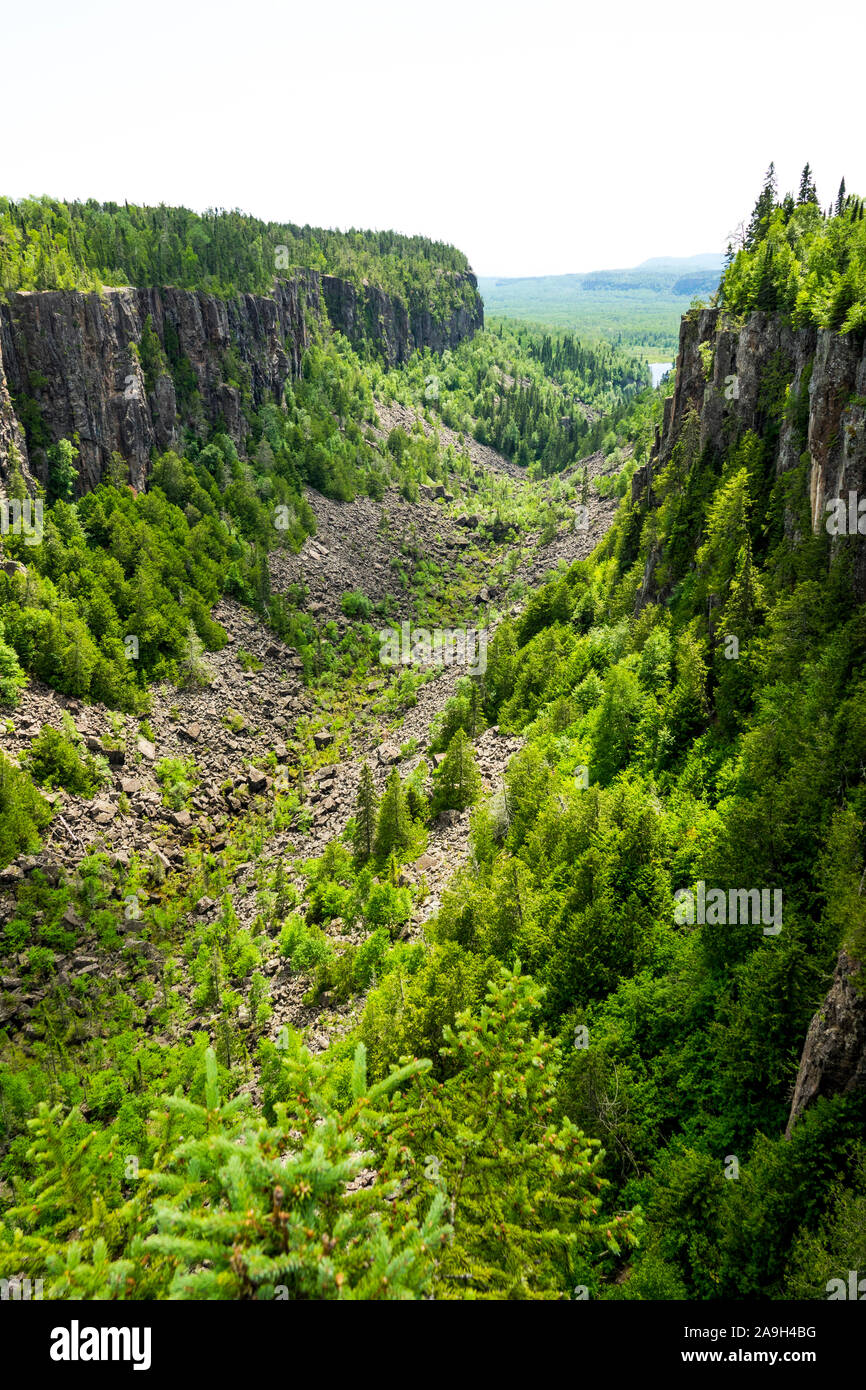 Gorge gully hi-res stock photography and images - Alamy