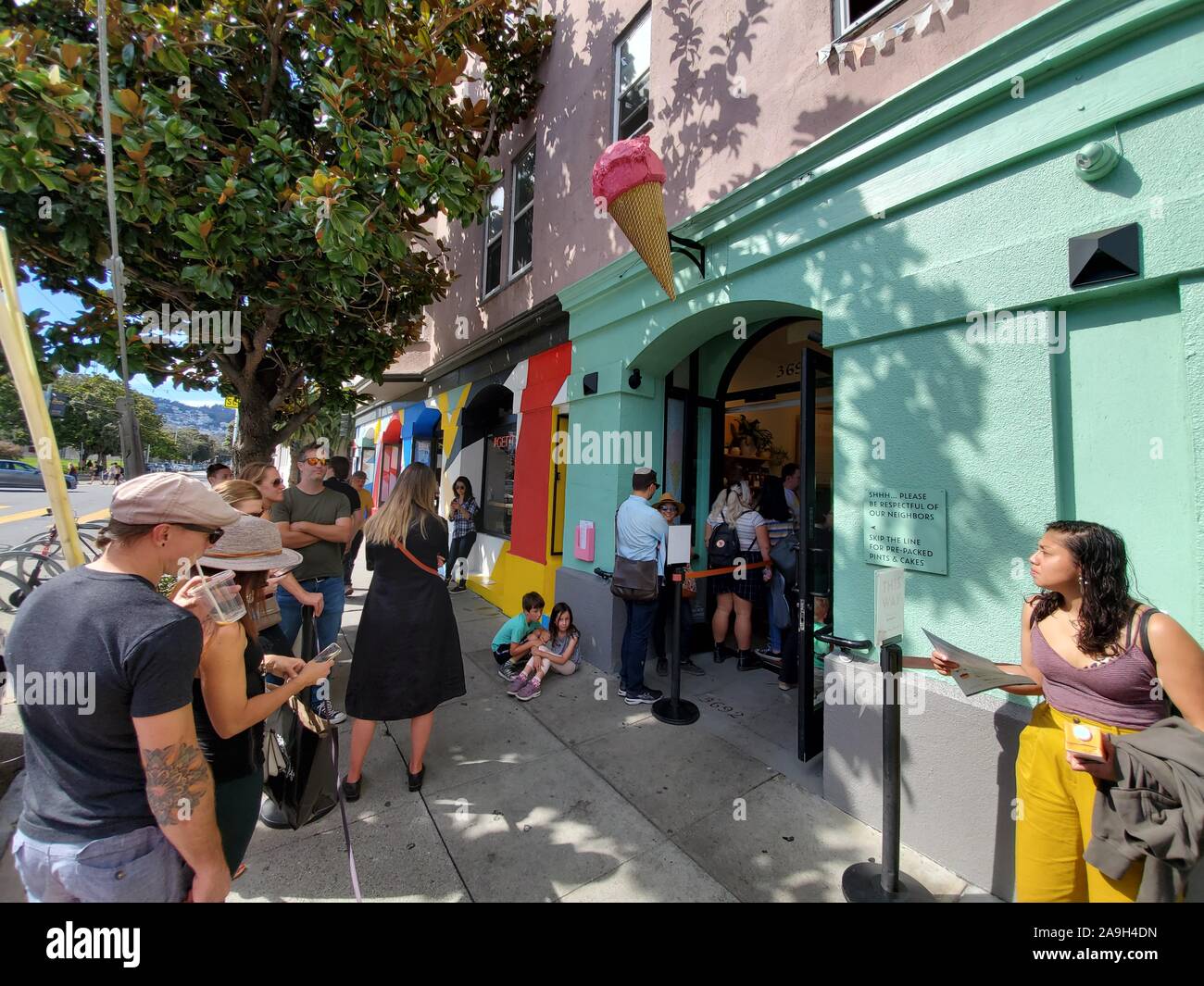 6 lines hi-res stock photography and images - Alamy