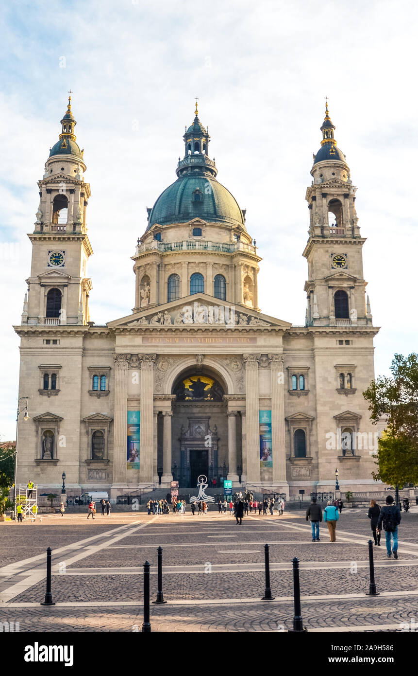 Neoclassical roman catholic church hi-res stock photography and images ...