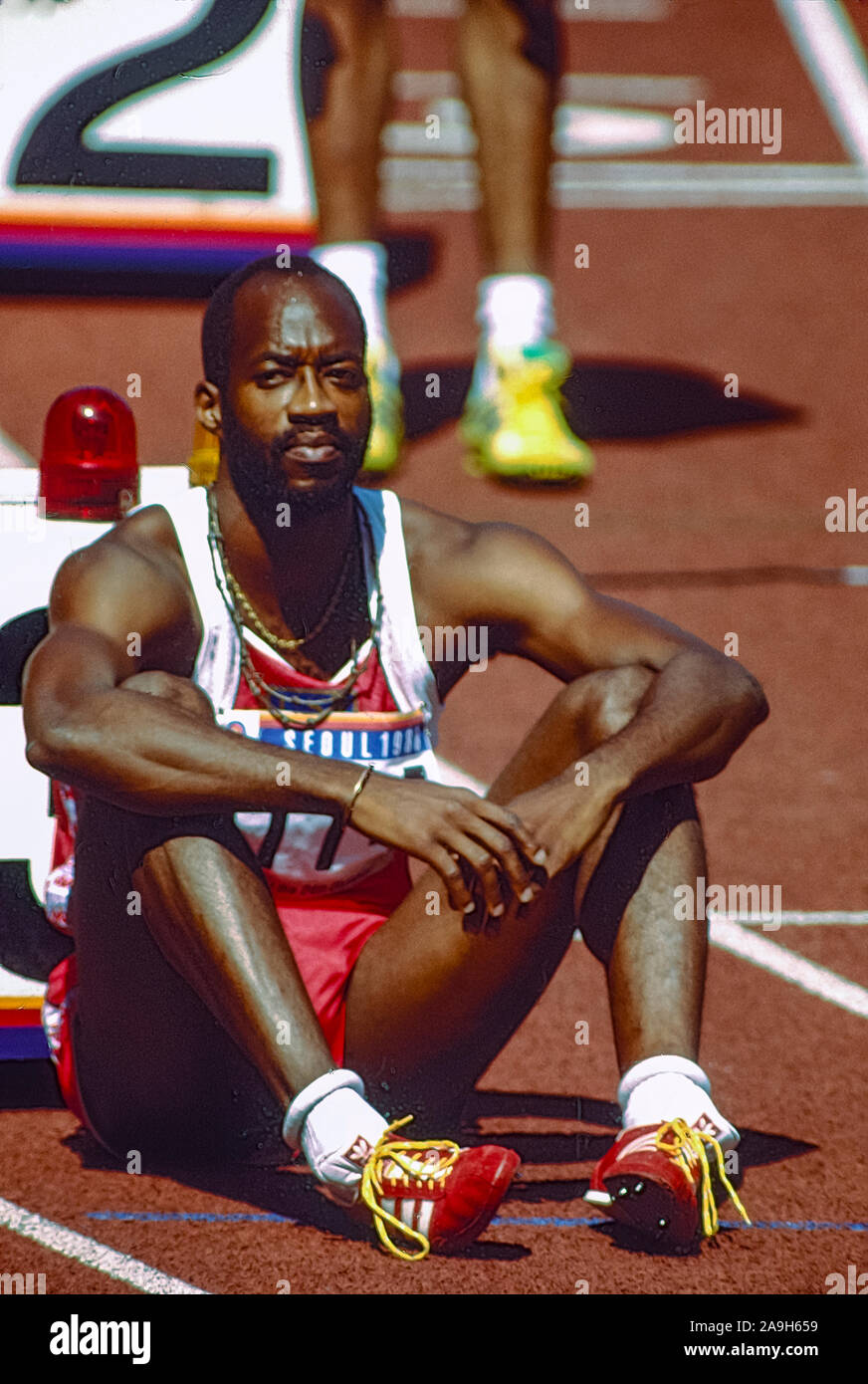Edwin Moses (USA) competing at the 1988 Olympoic Summer Games Stock ...