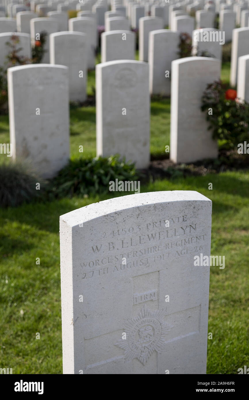 Wwi grave headstones hi-res stock photography and images - Alamy