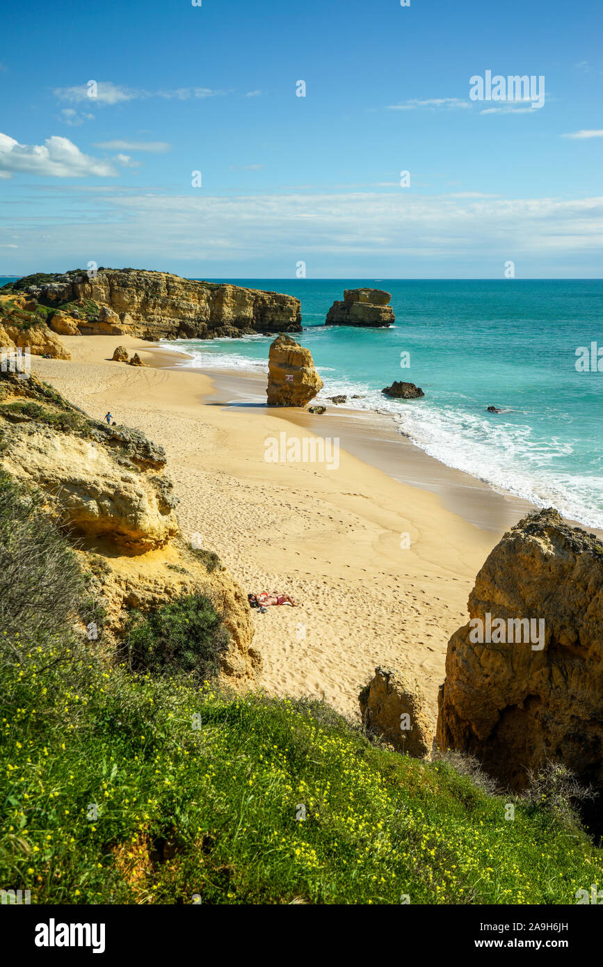 Strand felsen algarve meer hi-res stock photography and images - Alamy
