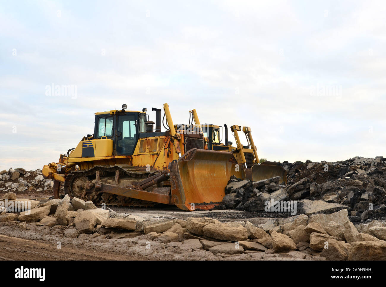 Track-type bulldozer, earth-moving equipment. Land clearing, grading ...