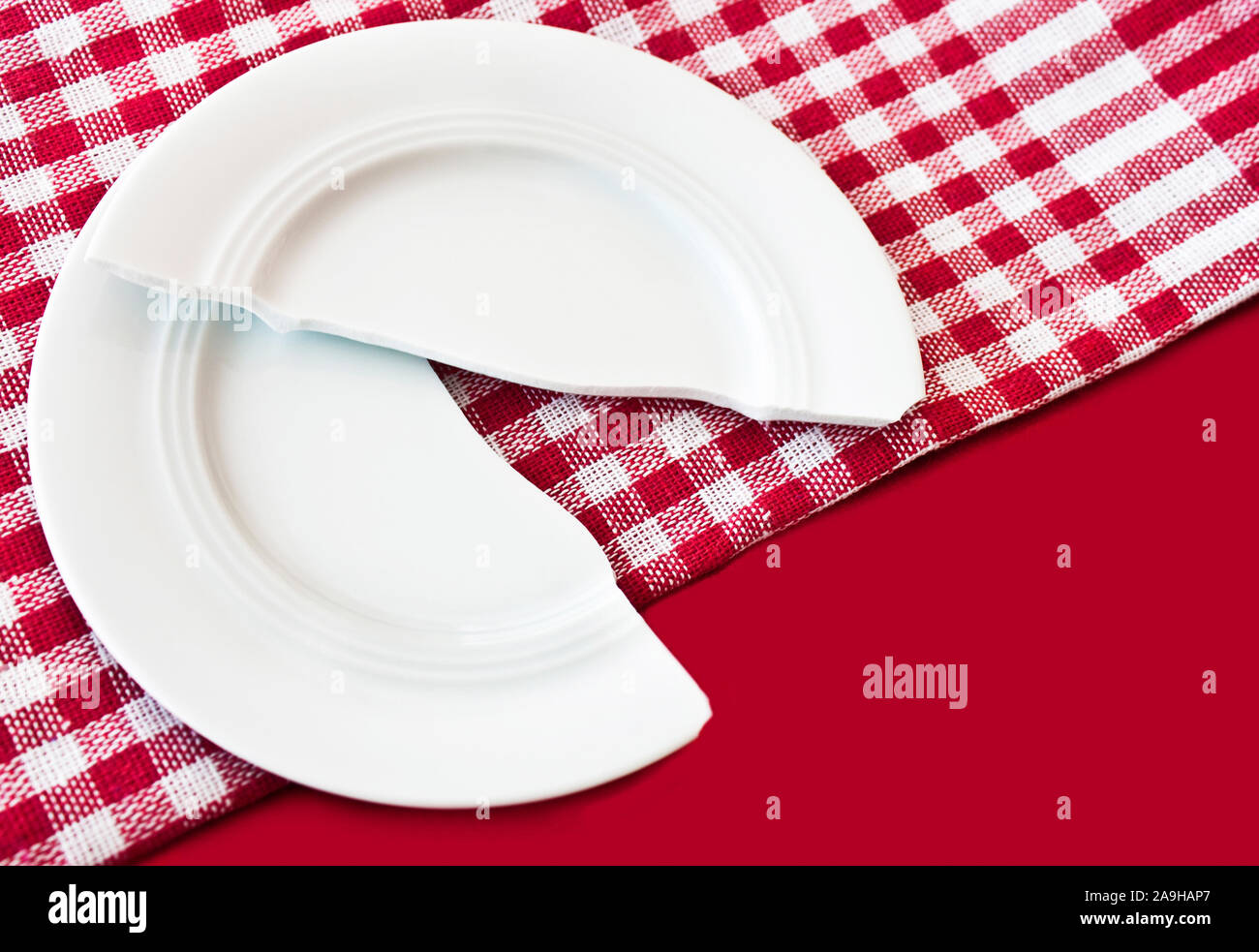 Broken dishes hi-res stock photography and images - Alamy