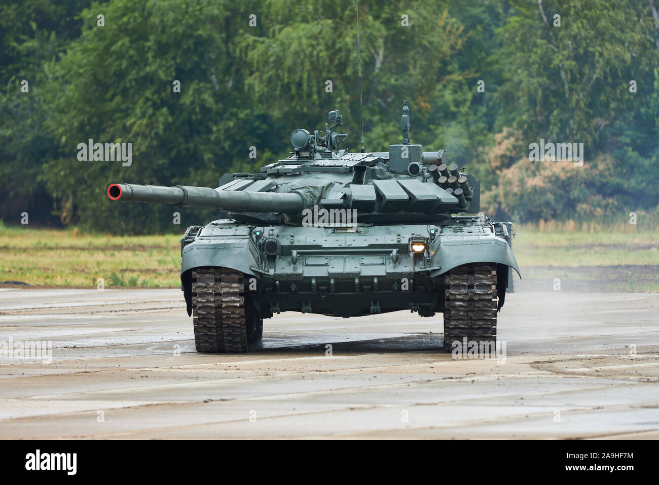 T 72b3 main battle tank hi-res stock photography and images - Alamy