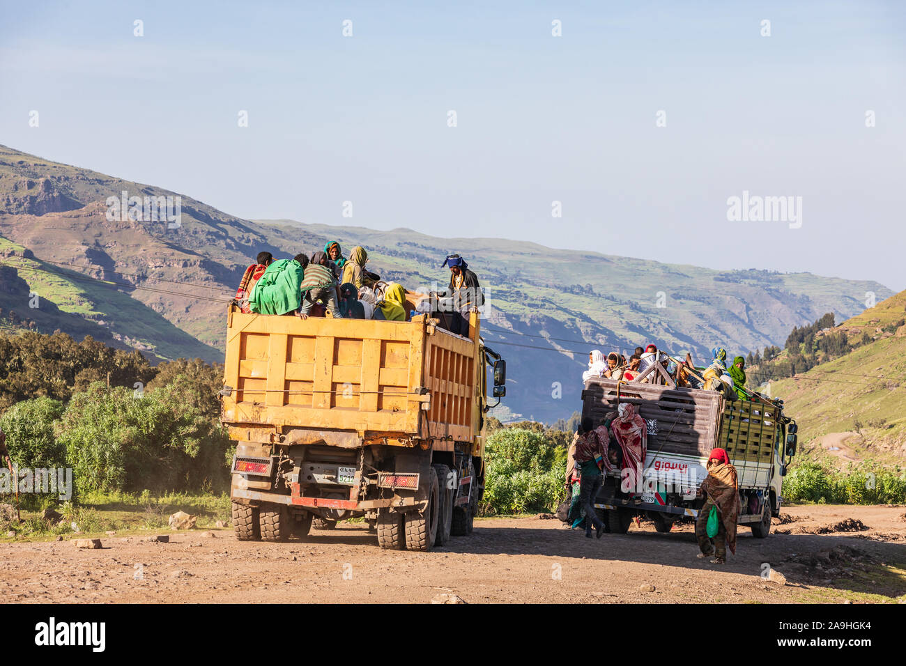 Truck transporting people africa hi-res stock photography and images ...