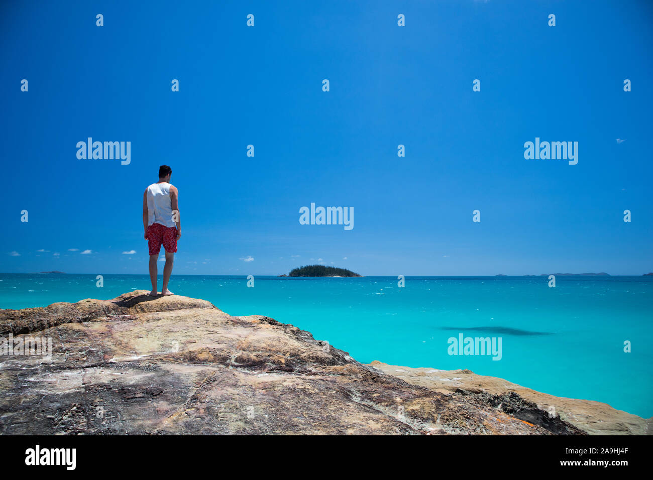 Man thinking looking horizon hi-res stock photography and images - Alamy