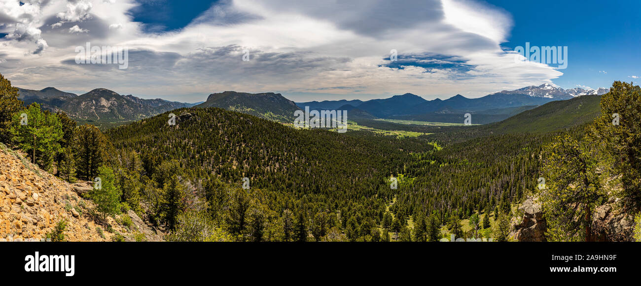 A panoramic view of Rocky Mountain National Park in Colorado from Fall ...